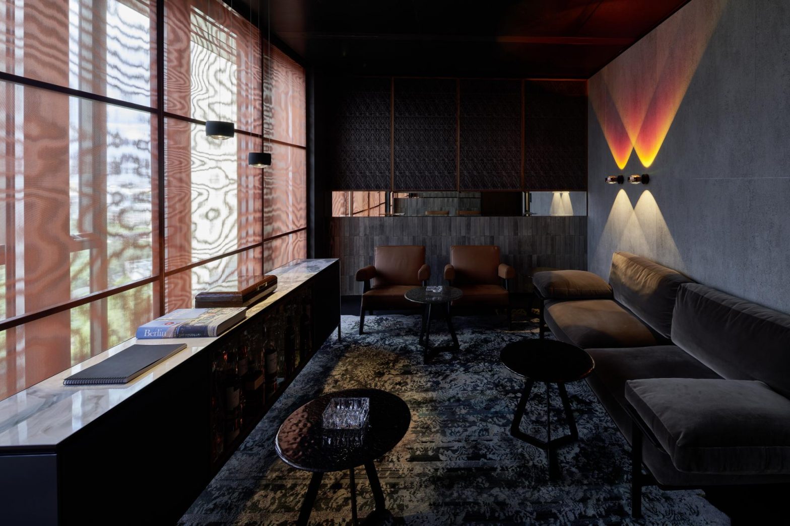 Sento verticale - Fourth Dimension Lighting